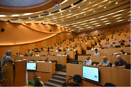 International solar conference celebrates 125 years of solar physics ...