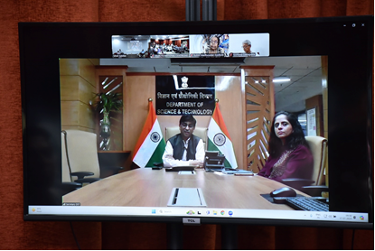 Women working in quantum science & technology discuss challenges ...